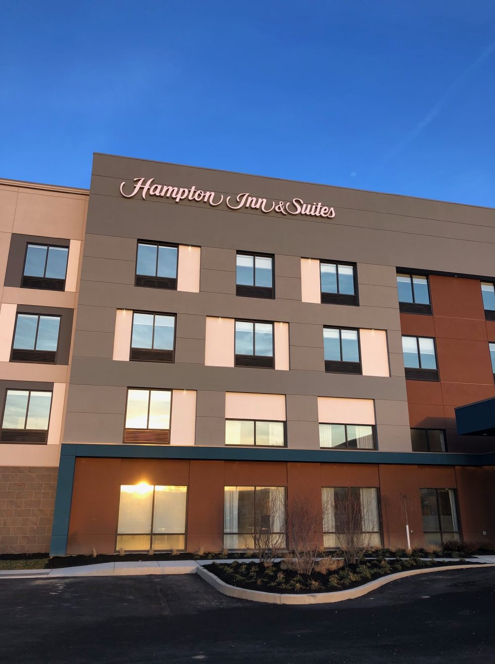 Smart Hotel Signage for Better Guest Experience