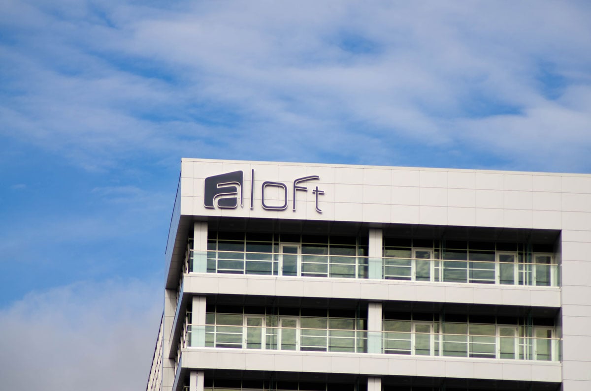 Smart Hotel Signage for Better Guest Experience