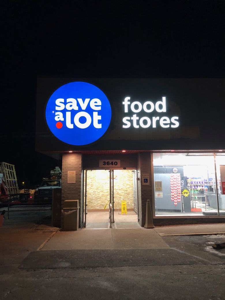 7 Business Signage Tips for Maximum Impact | Flexlume